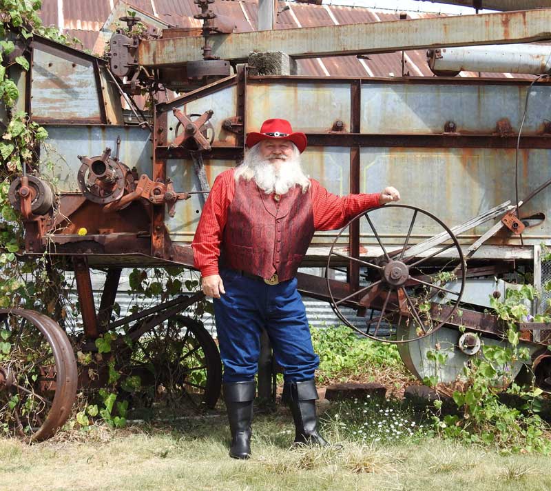 Customer Photos - [Editor's Pick] Who Knew Santa Had A Farm?